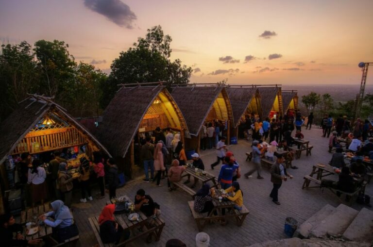 Puncak Sosok Jogja tempat nongkrong di jogja view bagus - Hyarta